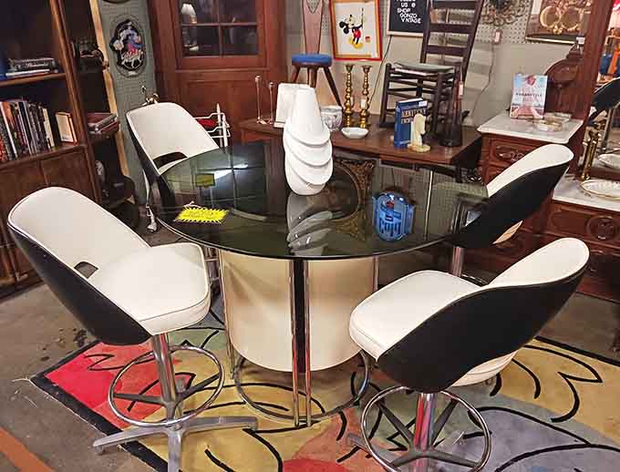 Space-age meets dinner party in this retro dining set that screams "The Jetsons" but whispers sophisticated entertaining instead.