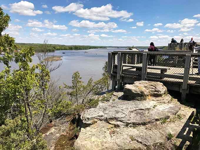 Eagle Cliff Overlook delivers sweeping river valley views that make you understand why people write songs about landscapes.