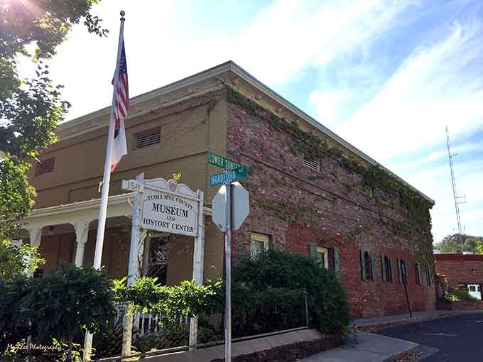 History is served with a side of patriotic flair at this textured brick museum in sunny Sonora.