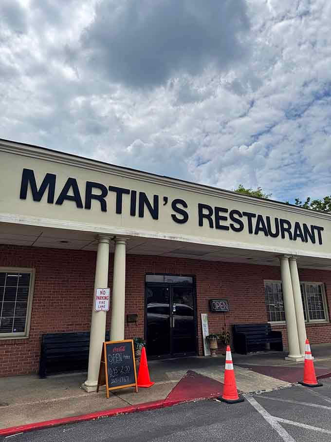 Those stately columns frame the entrance like a Southern mansion, except here the treasure is comfort food instead of antiques.