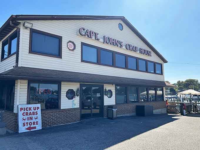 Those wide windows let natural light flood the dining room where endless crabs await hungry visitors.