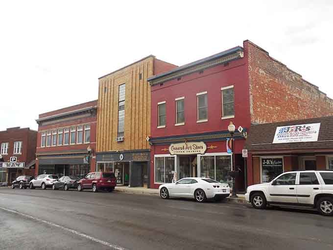 These colorful facades stand shoulder to shoulder, proving that retirement towns don't have to be beige and boring after all.