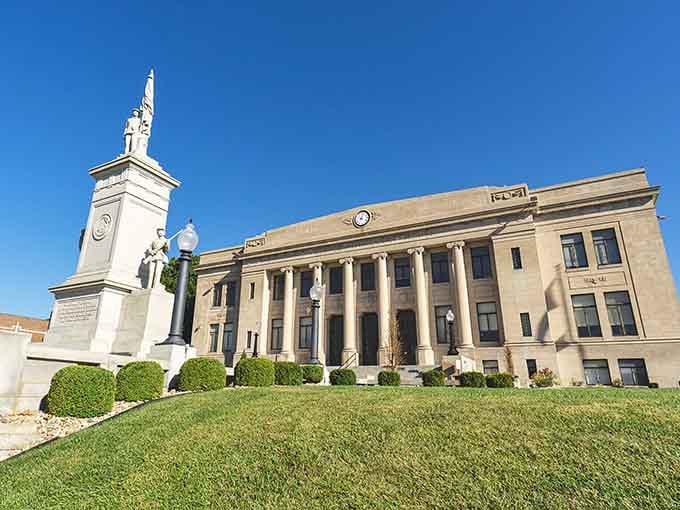 That monument and Art Deco courthouse create a civic center that commands respect while inviting you to linger awhile.