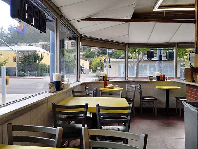 Window seating lets you watch the world go by while tackling burgers that demand your full attention.