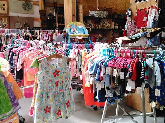 Baby clothes organized by size and style, helping parents dress their little ones without emptying their wallets completely.