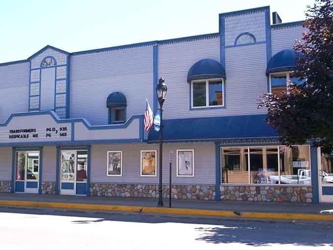 The Bellaire Cinema keeps the magic of movie-going alive without requiring you to take out a loan.