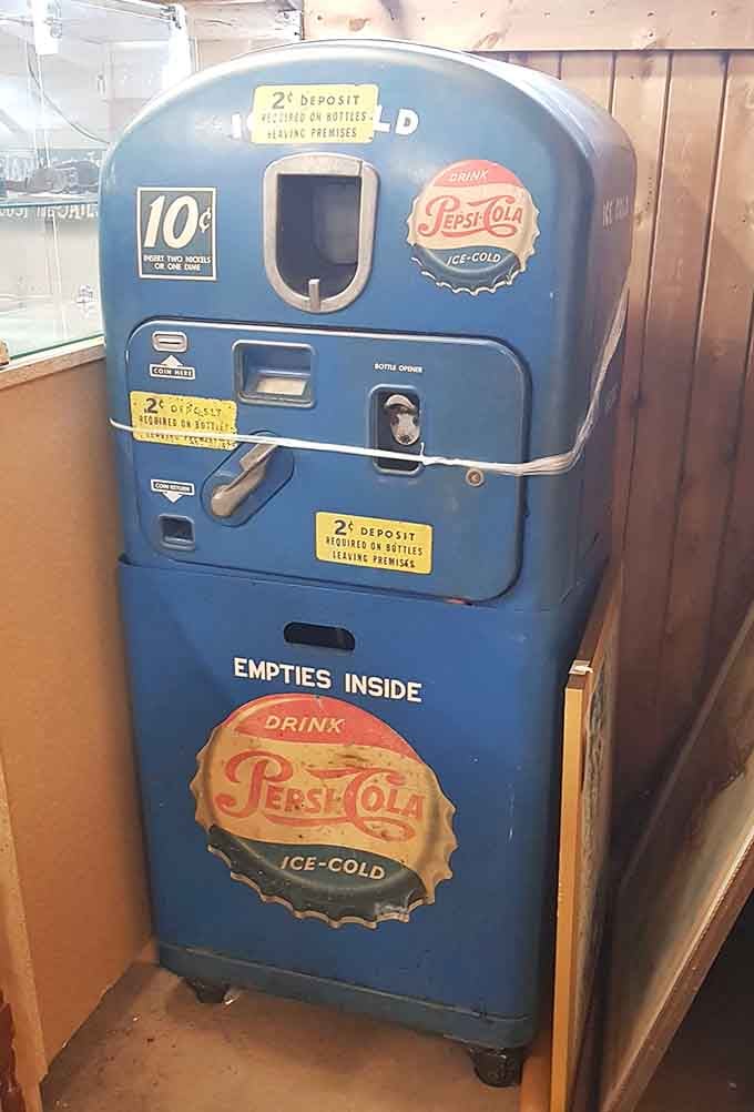 When Pepsi cost a dime and required a two-cent deposit, this beautiful blue machine was the height of technology.