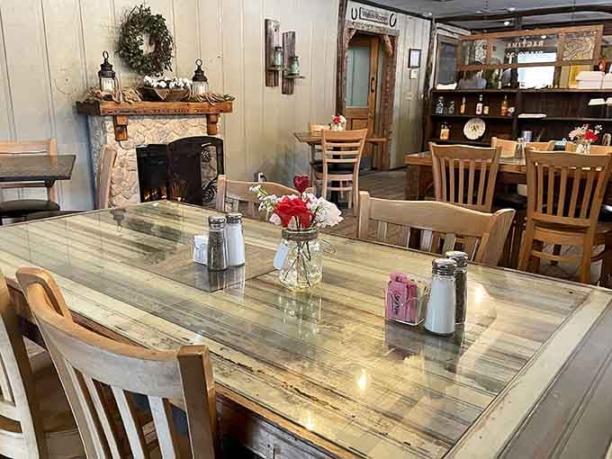 Fresh flowers on every table show that mountain hospitality means sweating the small details that matter most.