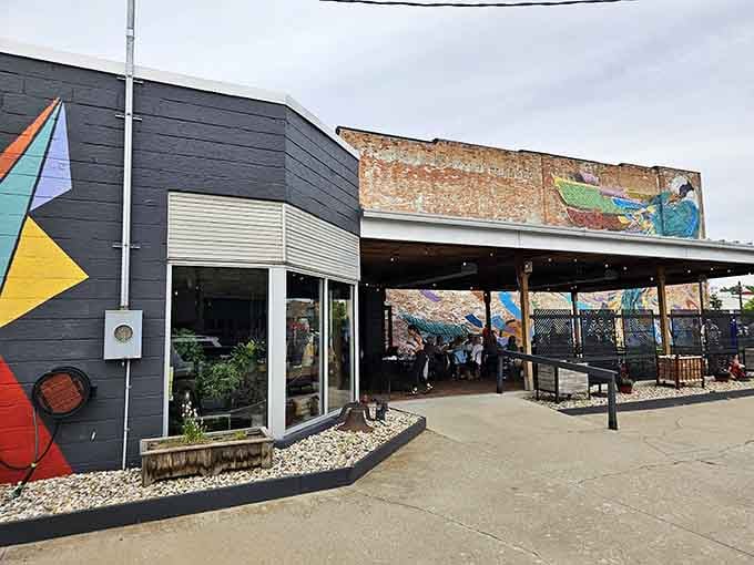 Contemporary dining spots serve up quality meals in settings that balance casual comfort with surprising sophistication.