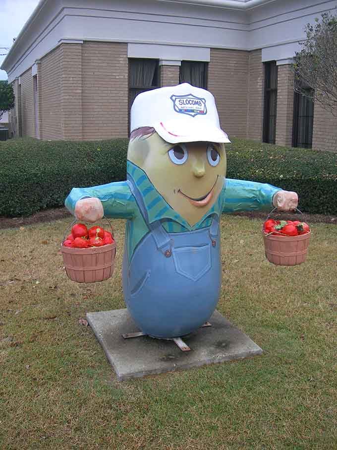 This cheerful farmer statue welcomes visitors with baskets of tomatoes and unmistakable small-town hospitality.