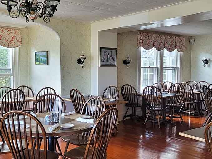Light-filled dining rooms with lake views turn every meal into dinner theater, starring Lake Waramaug in its best role.