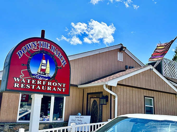 That cheerful sign with the sailboat tells you everything&mdash;casual lakeside dining with views that never get old.