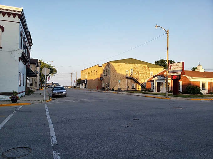 Early morning light bathes quiet streets in golden warmth, before the day begins and the coffee starts flowing freely.
