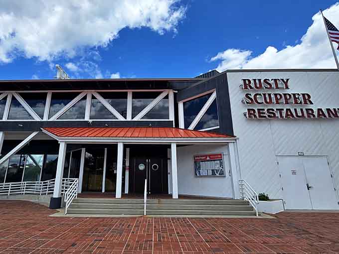 Those white beams frame harbor views like a postcard, while clouds drift lazily overhead promising perfect dining weather.