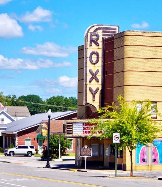 9 Laid-Back Alabama Towns Where $1,200 A Month Is All You Need To Live Your Best Retirement Life