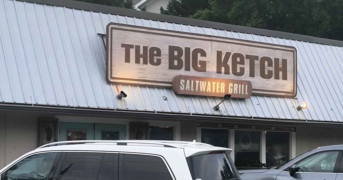 There's A Beach-Themed Restaurant Hidden In Georgia Where Every Day ...