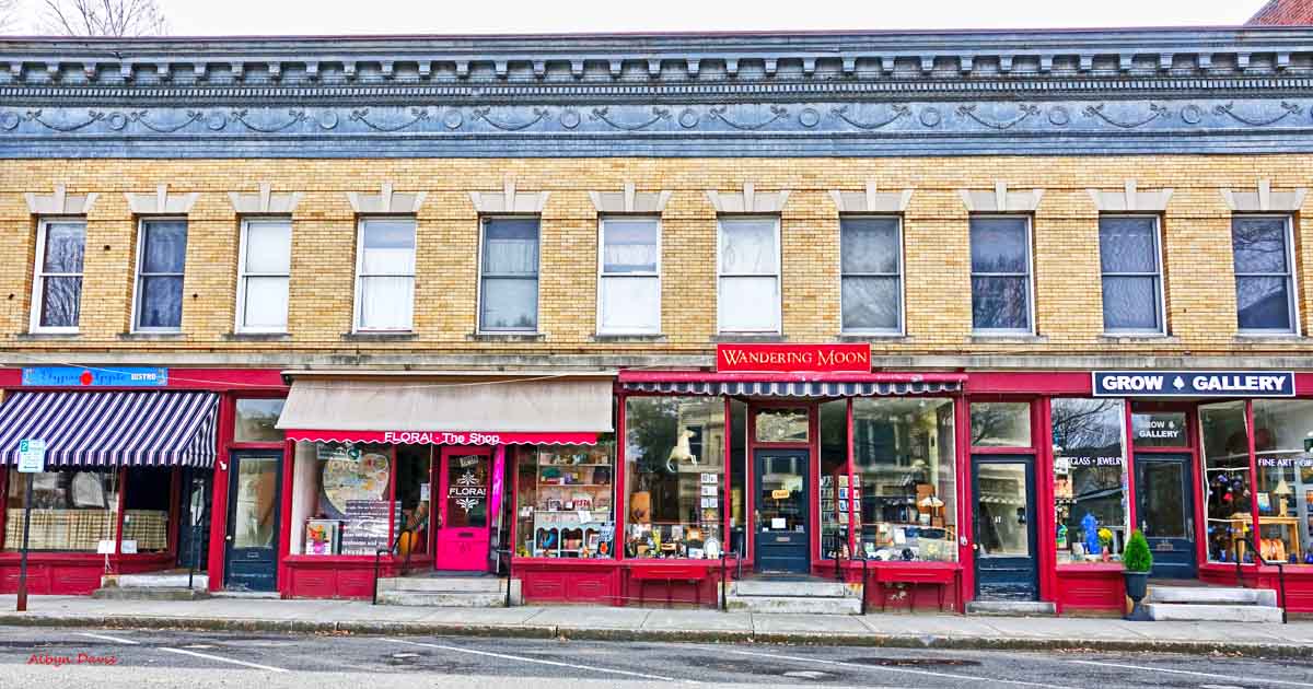 8 Sleepy Little Massachusetts Towns That Secretly Have The Best Food In ...