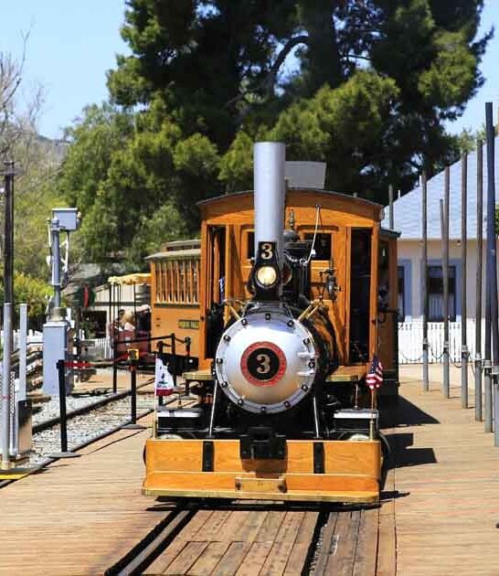 board historic california train ftr