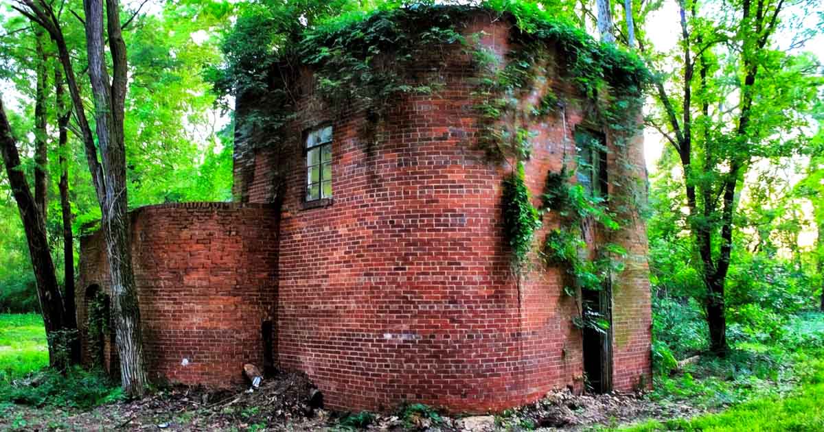Dare To Explore This Bone-Chilling Abandoned Town Tucked Away In South ...