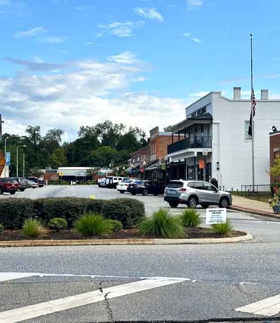 charming retirement towns alabama ftr