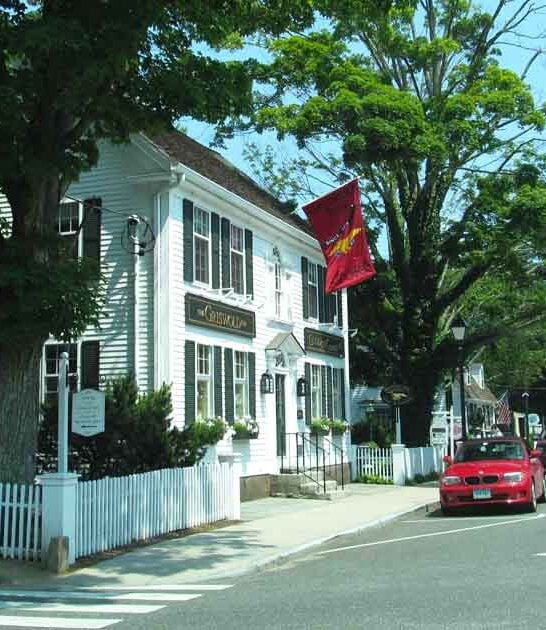 There’s A Charming Little Town In Connecticut Where Natural Beauty Surrounds You At Every Turn