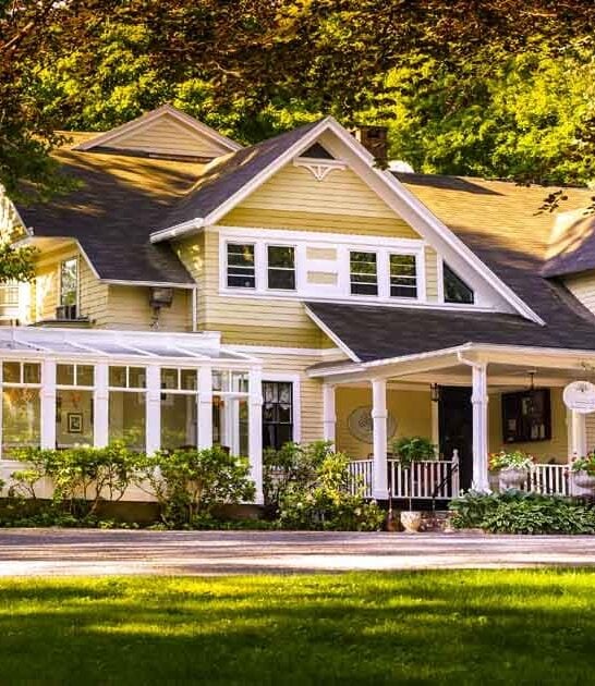 The Crab Cakes At This Elegant Connecticut Restaurant Are Worth The Trip Alone