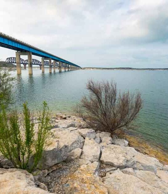 The Crystal Clear Lake In Texas Is So Beautiful, It Doesn&rsquo;t Look Real