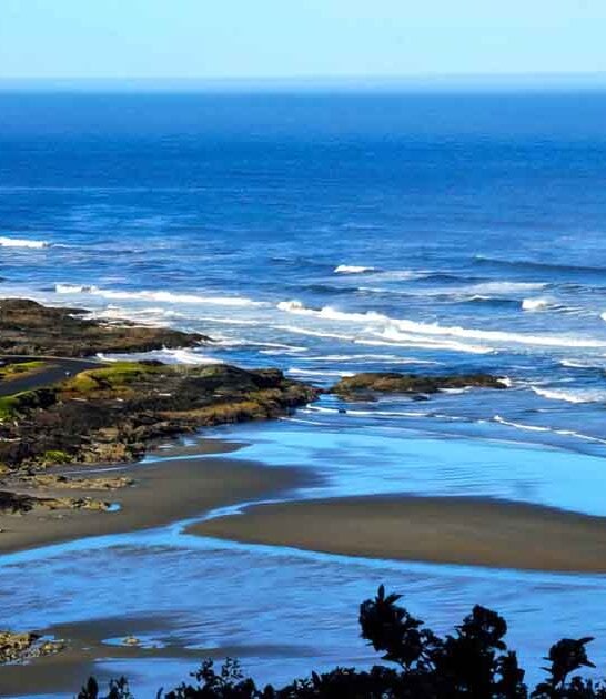 dreamy waterfront towns oregon ftr