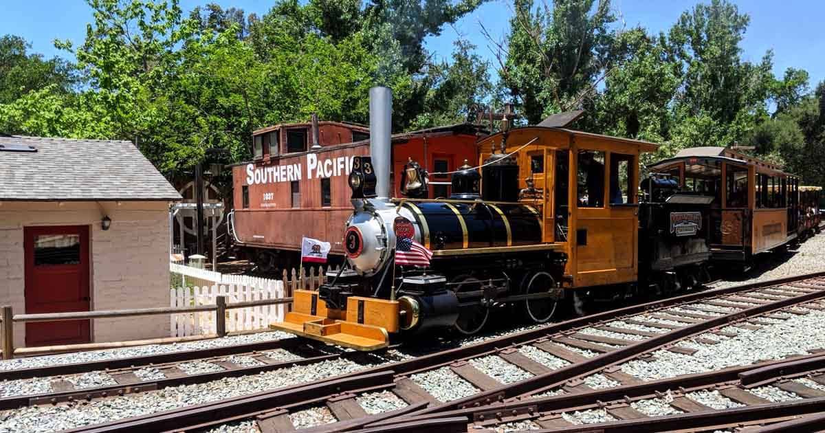 This Enchanting 1900s-Era Train In California Is Like Something Out Of ...