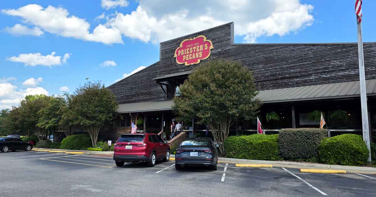 The Enormous Pecan Shop In Alabama That Takes Nearly All Day To Explore