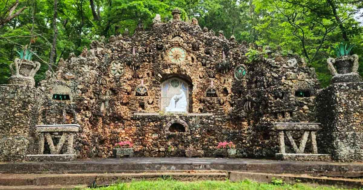 This Dazzling Missouri Grotto Looks Like Something Out Of A Fairytale