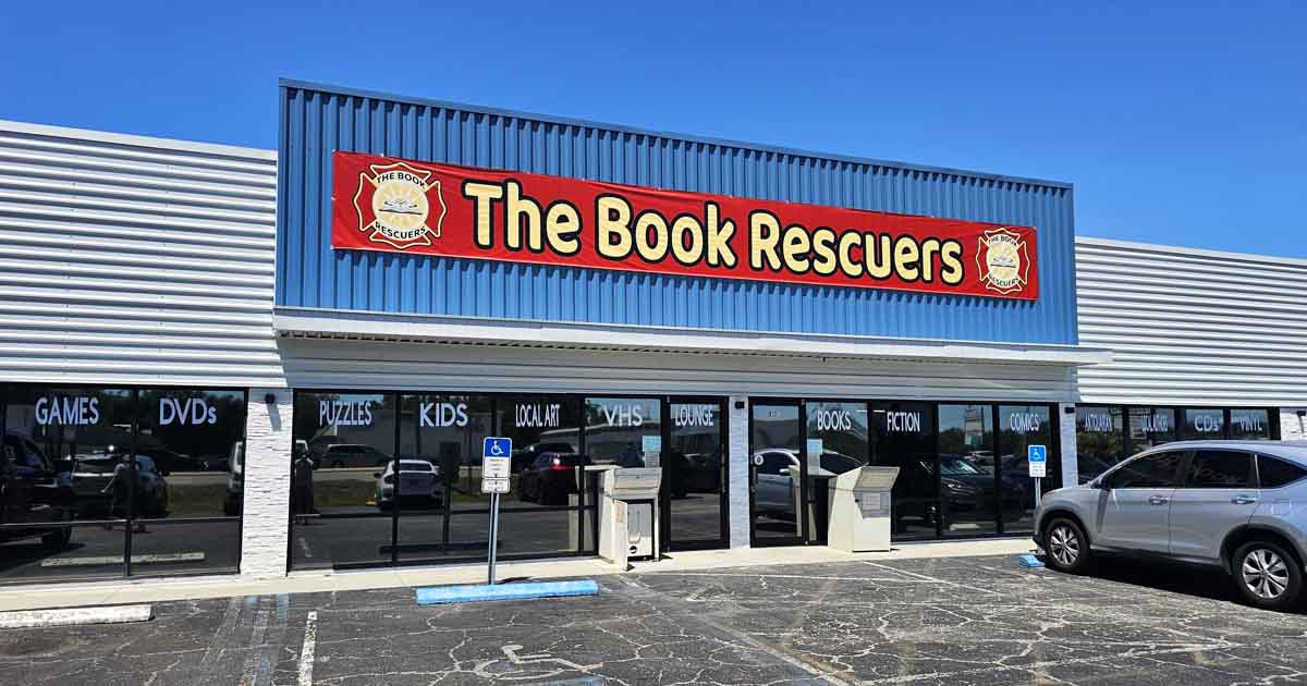 This Massive Florida Bookstore Gets 20,000 Pounds Of New Books Every ...