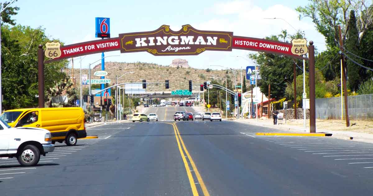 There's A Funky Retro Town In Arizona That's Perfect For Walking, And ...
