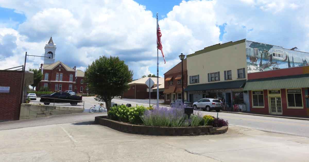 These 9 Sleepy Small Towns In Georgia Are The Perfect Escape From It All