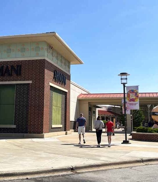 gigantic illinois outlet mall ftr