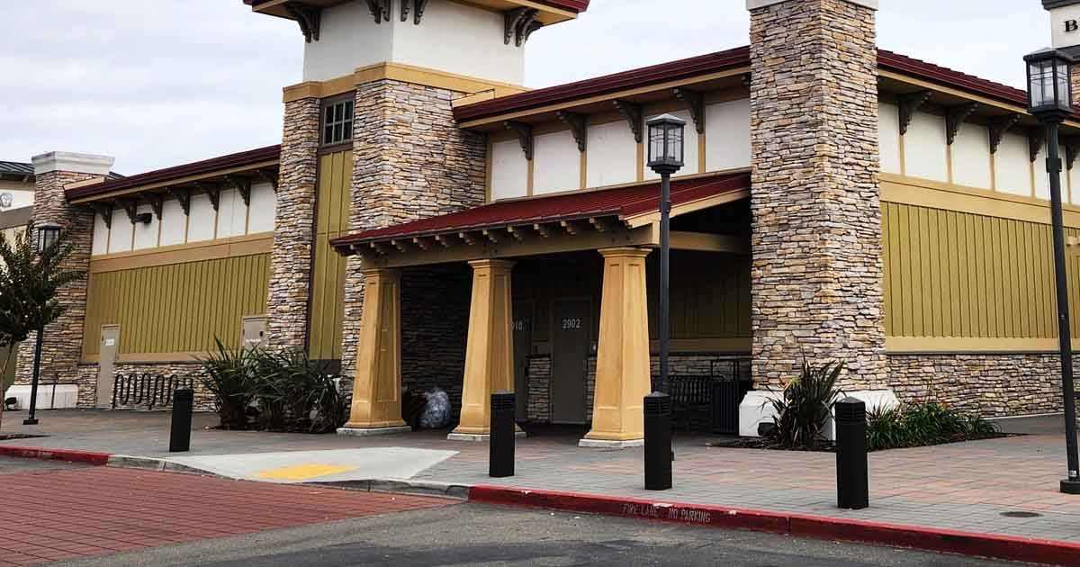 The Gigantic Outlet Mall In California Where Bargain Hunters Strike ...