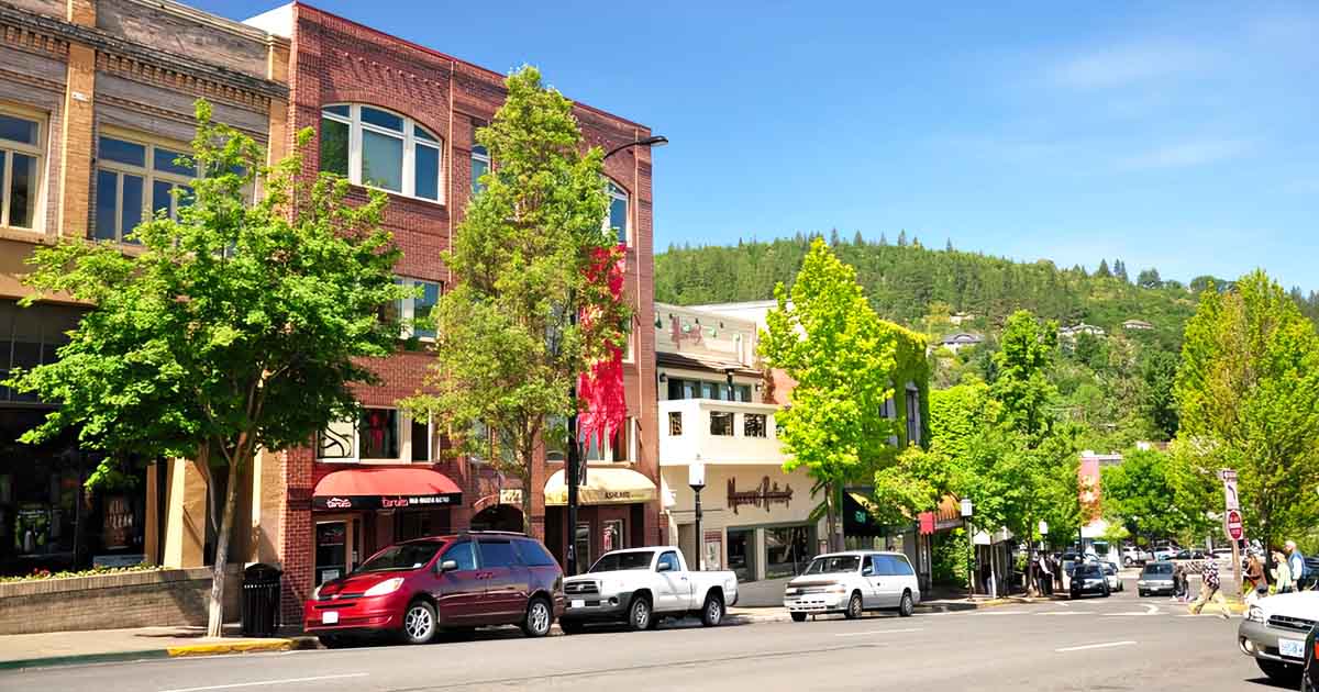 You'll Fall Head Over Heels For This Oregon Town That's Straight Out Of ...