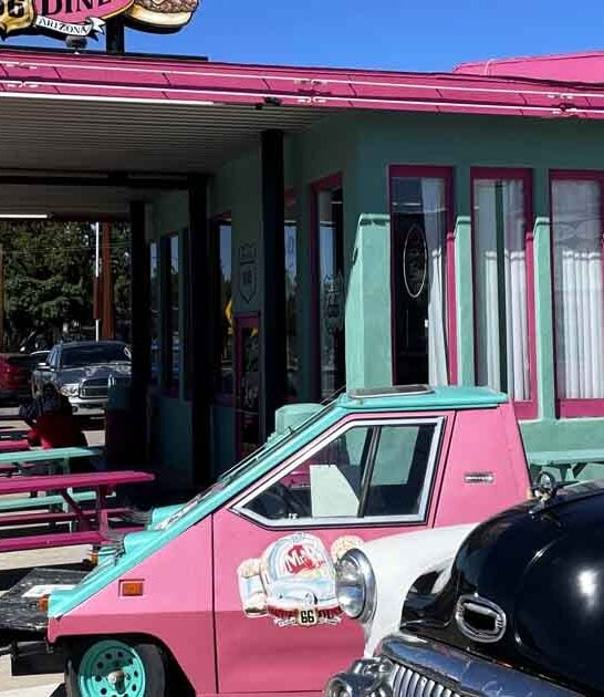 People Can&rsquo;t Stop Raving About The Milkshakes At This Adorable Retro Diner In Arizona