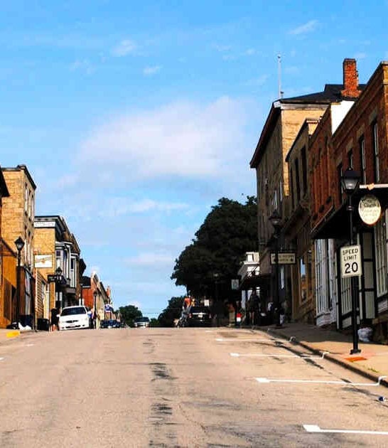 hiding charming towns wisconsin ftr