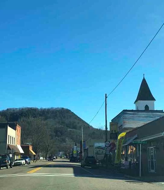 hiking mountain town virginia ftr