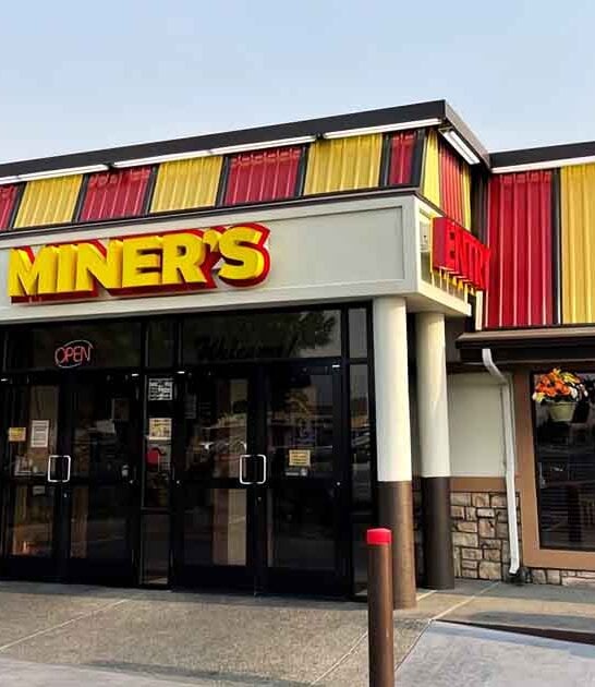 10 Places In Washington Where The Burgers Are So Huge, They’re Almost Impossible To Finish