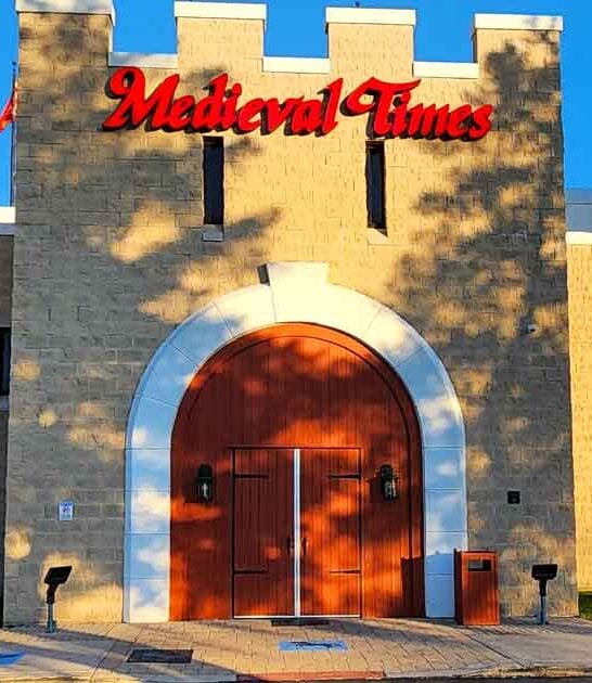 illinois castle like restaurant ftr