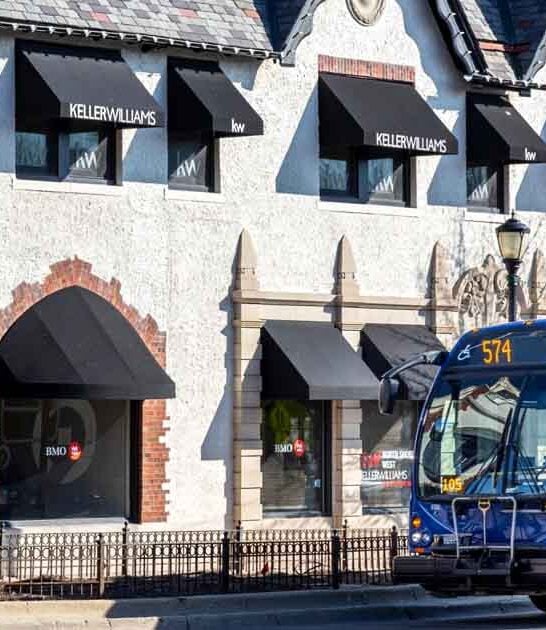 impossibly charming towns illinois ftr