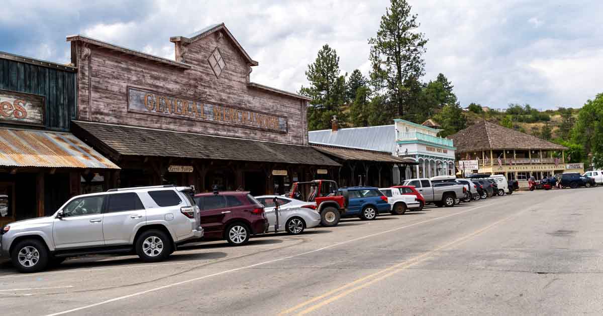 If You Love Hiking, You Need To Discover This Incredible Mountain Town ...