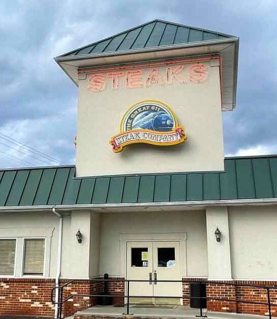 The Whole Family Will Love This Incredible Train-Themed Restaurant In Virginia