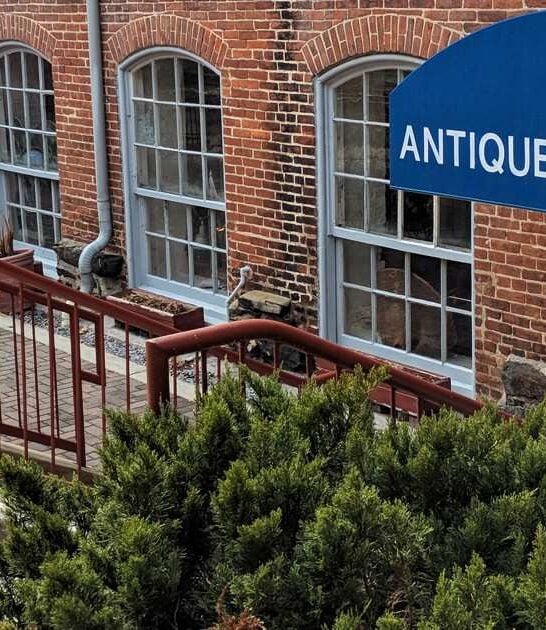 inside giant maryland antique ftr