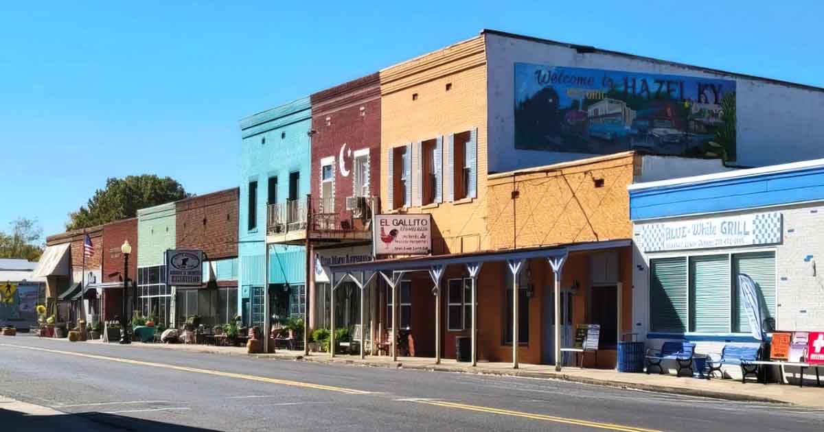 This Tiny Kentucky Town Is An Antique Lover's Dream Come True
