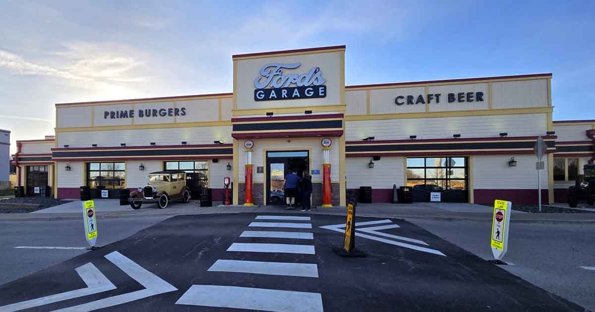 The Retro-Themed Kentucky Restaurant That's Become A Statewide Obsession