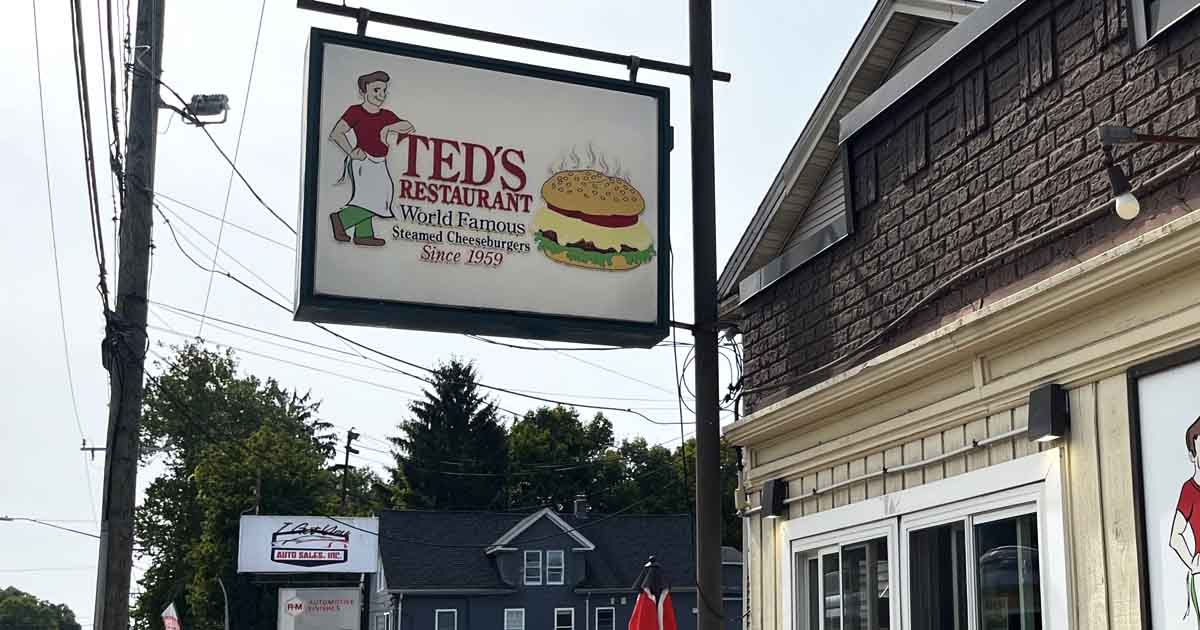 The Legendary Cheeseburger At This Connecticut Restaurant Is Worth ...