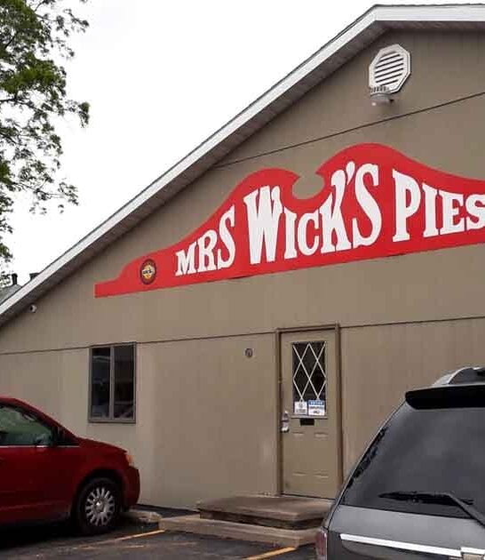 You Haven’t Lived Until You’ve Tried The Pie At This Indiana Gem